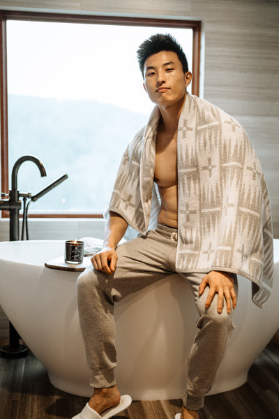 Bear Claws Bath Towel – Eighth Generation