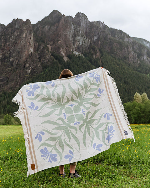 Camas Bloom Throw Blanket – Eighth Generation