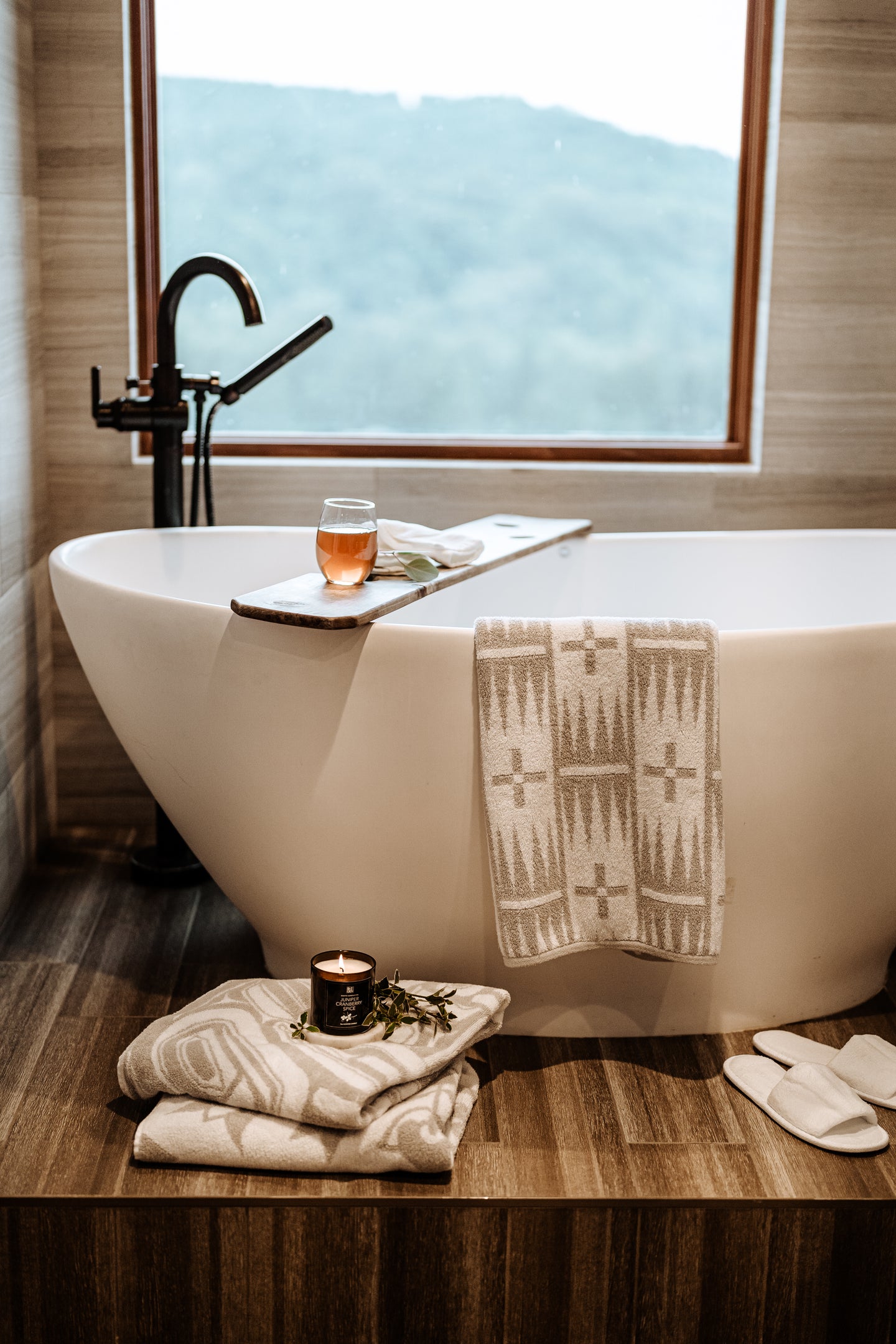 Bear Claws Bath Towel – Eighth Generation