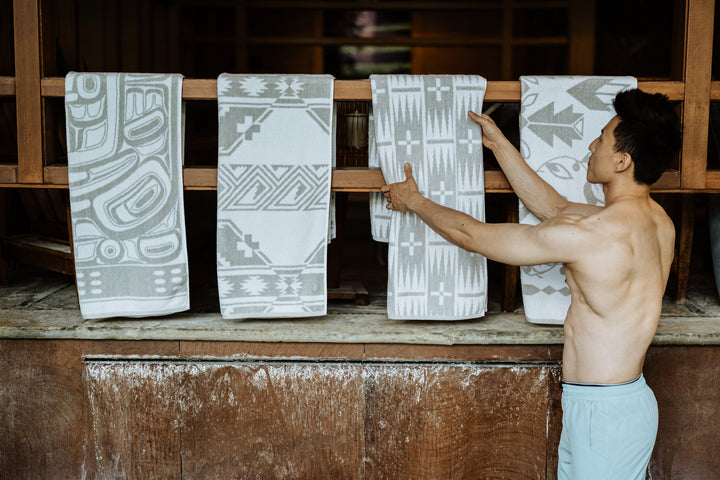 Bear Claws Bath Towel – Eighth Generation