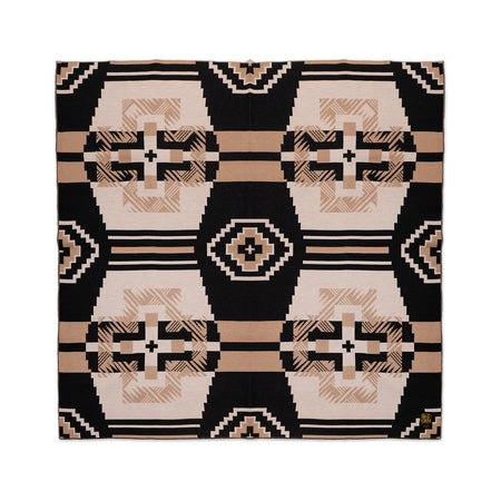 Native-Designed Wool and Cotton Blankets – Eighth Generation