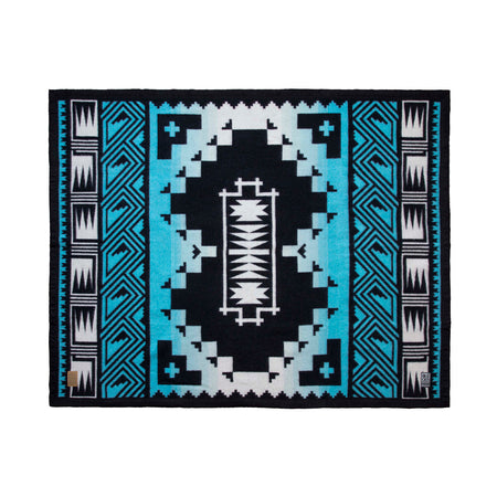 Native-Designed Wool and Cotton Blankets – Eighth Generation